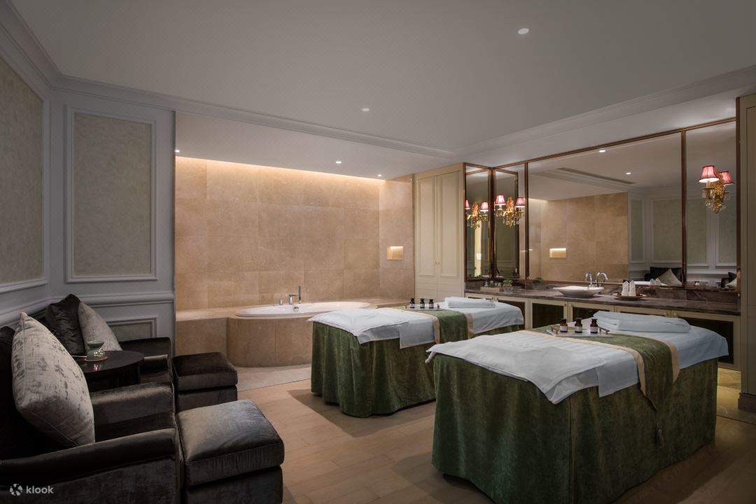 [Next to Shanghai National Exhibition and Convention Center] Radisson ...